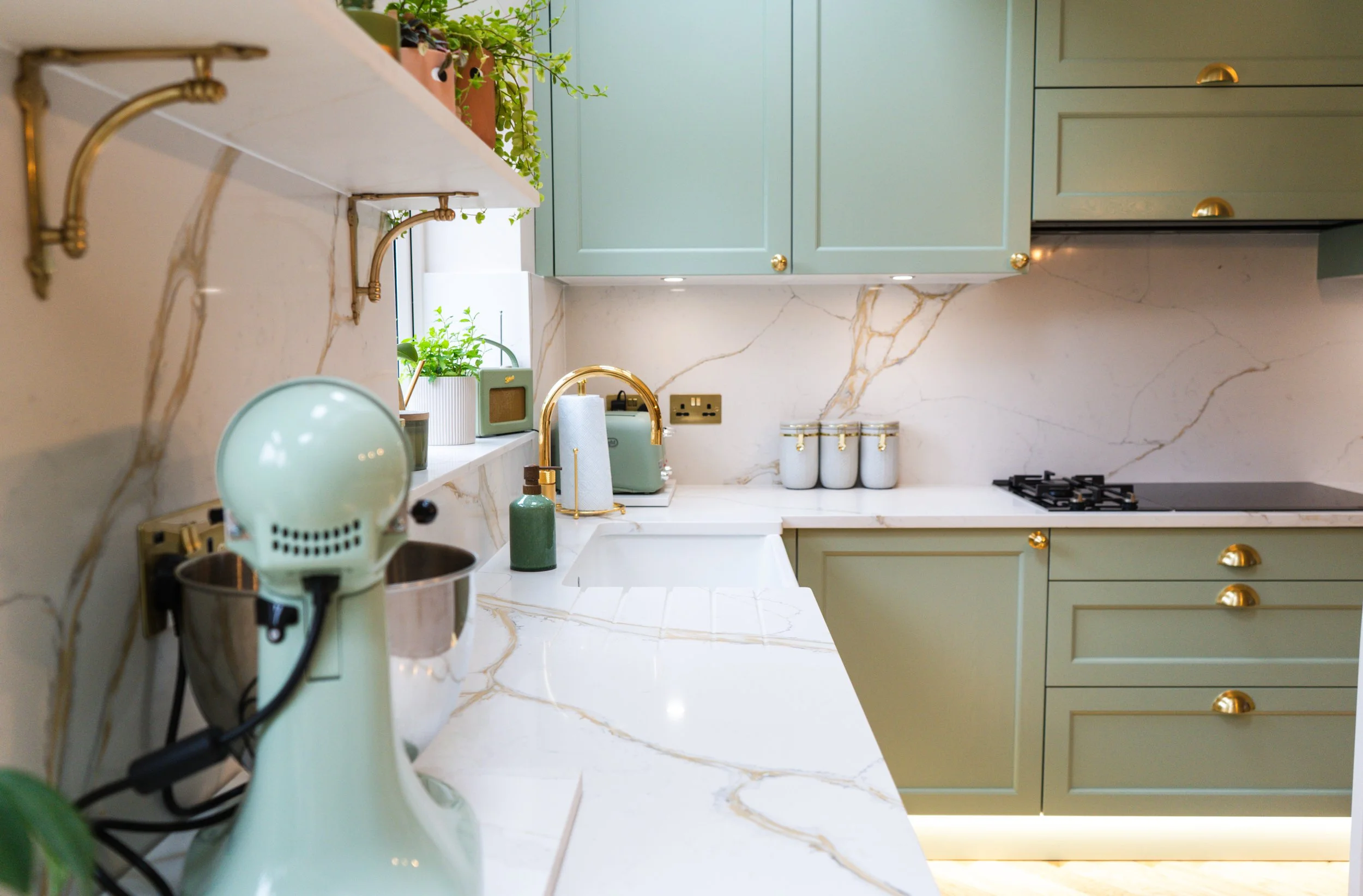 Gold Quartz Worktops UK | Luxury Kitchen Surfaces — SlabGo