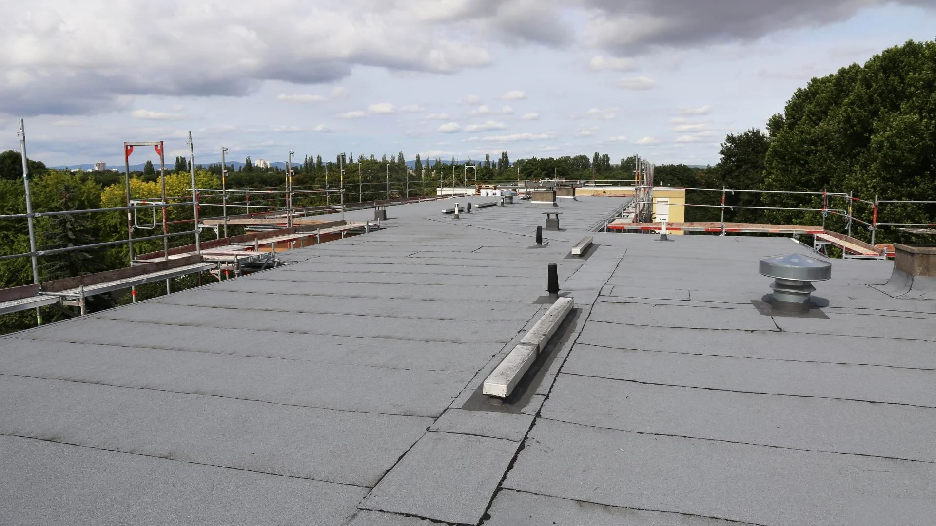 Modified Bitumen Flat Roof: Key Advantages for Businesses — Commercial ...