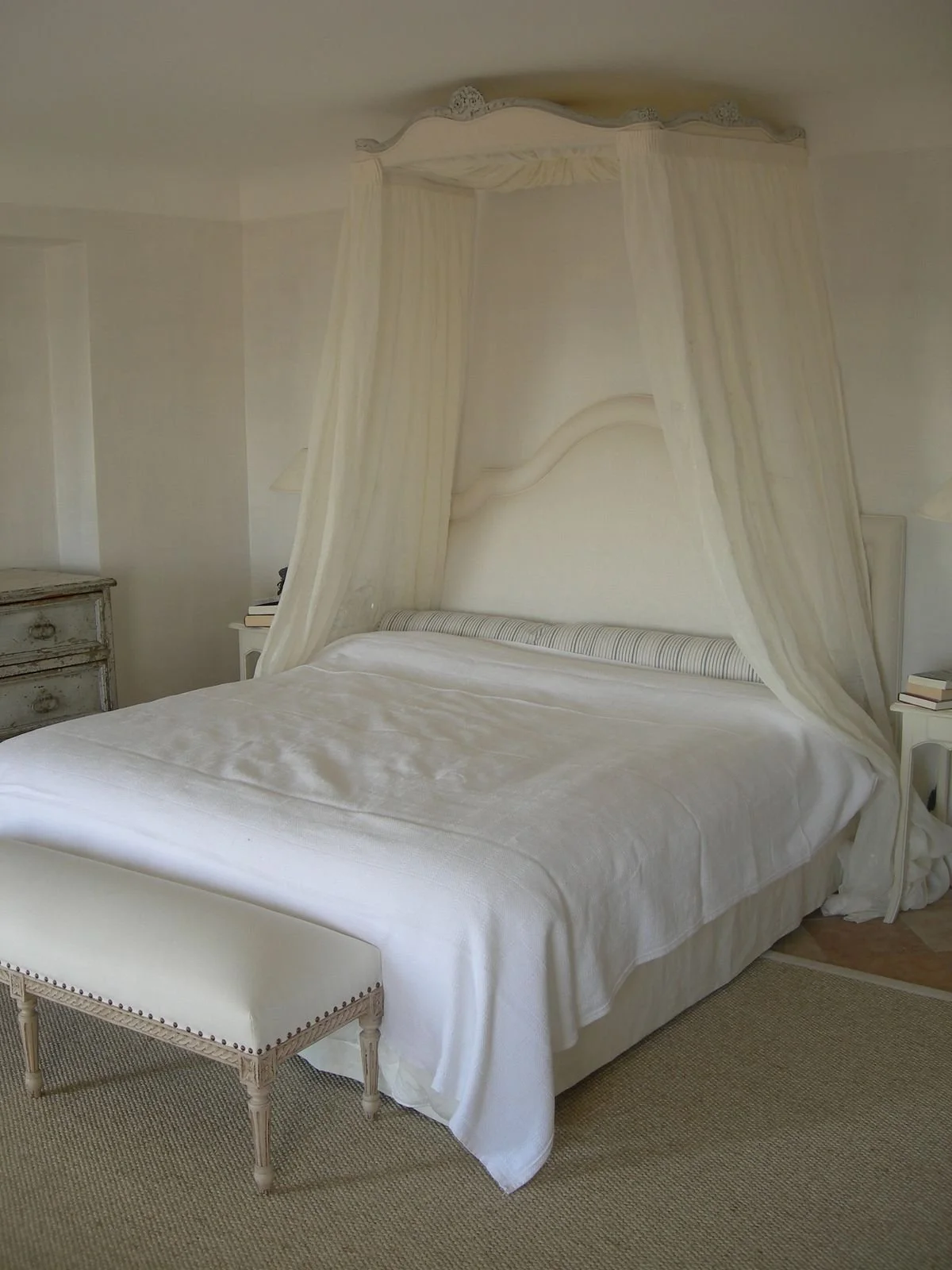 The best Feng Shui bedroom colors — MODERN FENG SHUI by Anjeet Ratansi