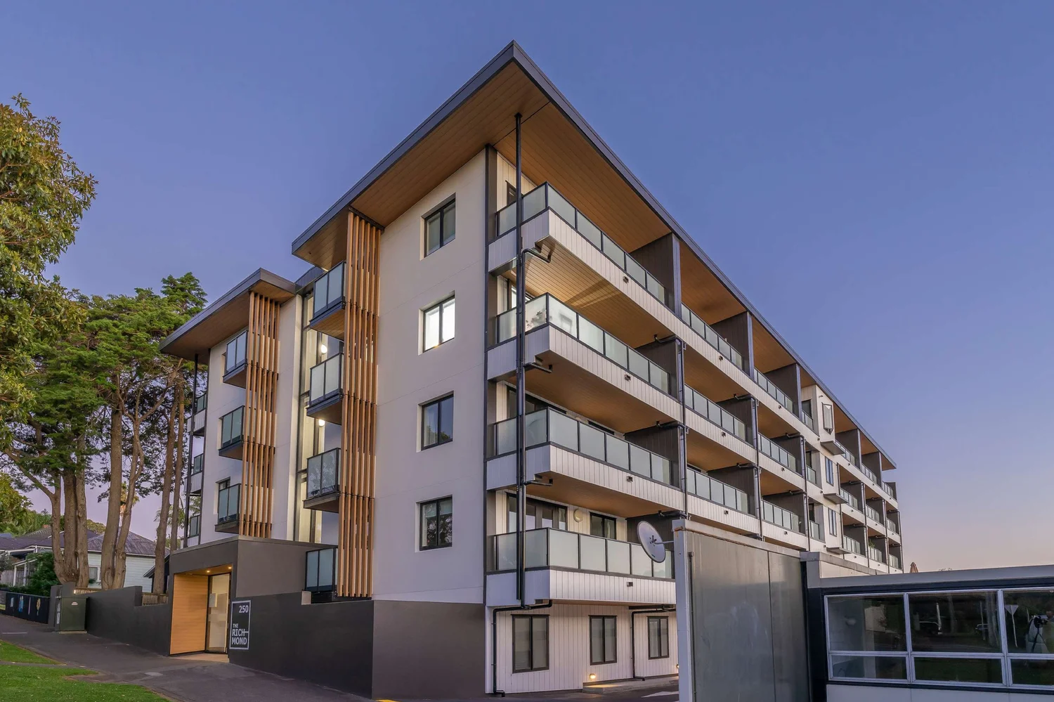 PREMIUM BUILDING MANAGEMENT - CONSTANT BUILDING MANAGEMENT — Constant ...