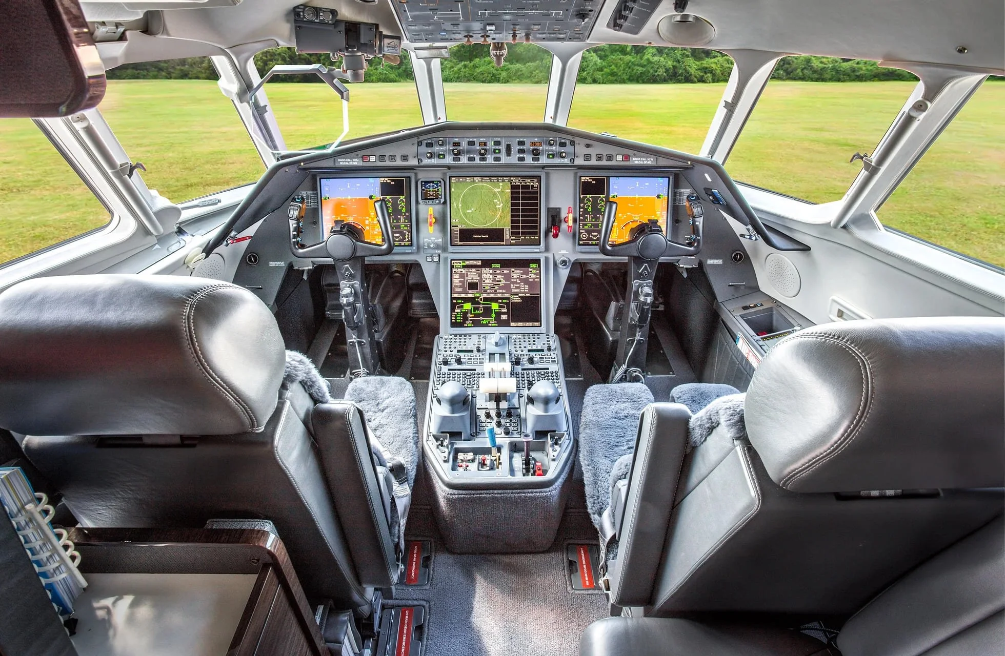 Falcon 2000 — Lucinda Loya Interiors