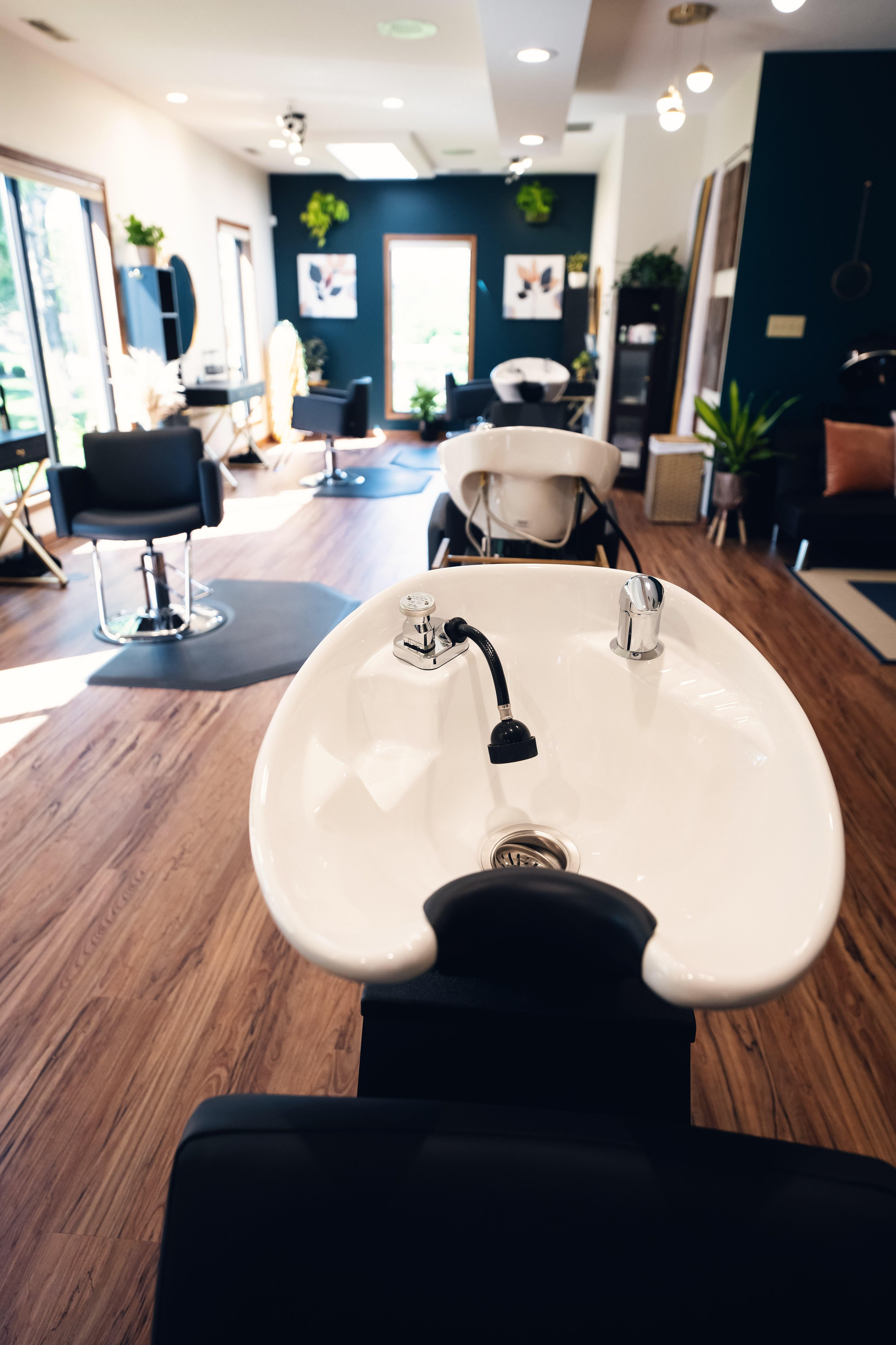 Aura Beauty Lounge FW