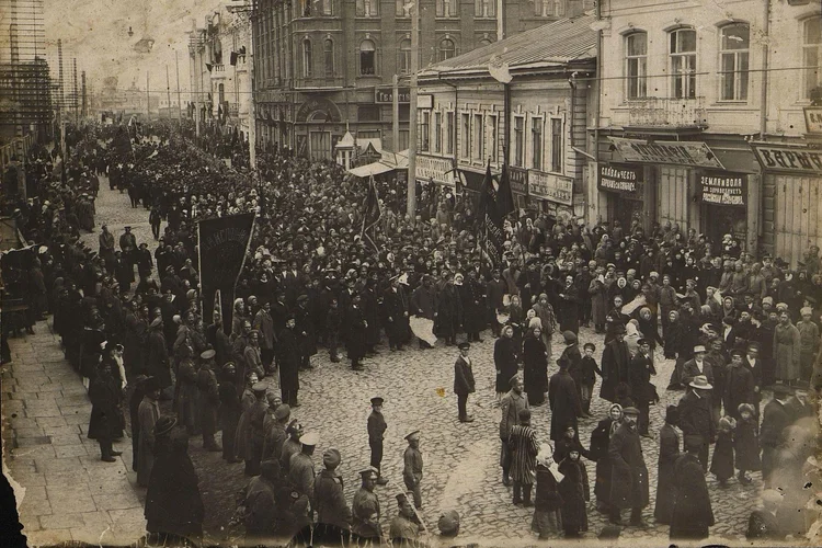 Using Primary Sources | The 1917 Russian Revolution | Humanitas Learning