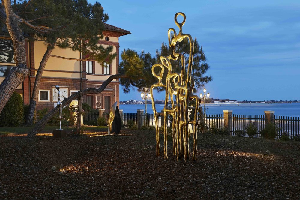 About 2 — Lights & Tracks