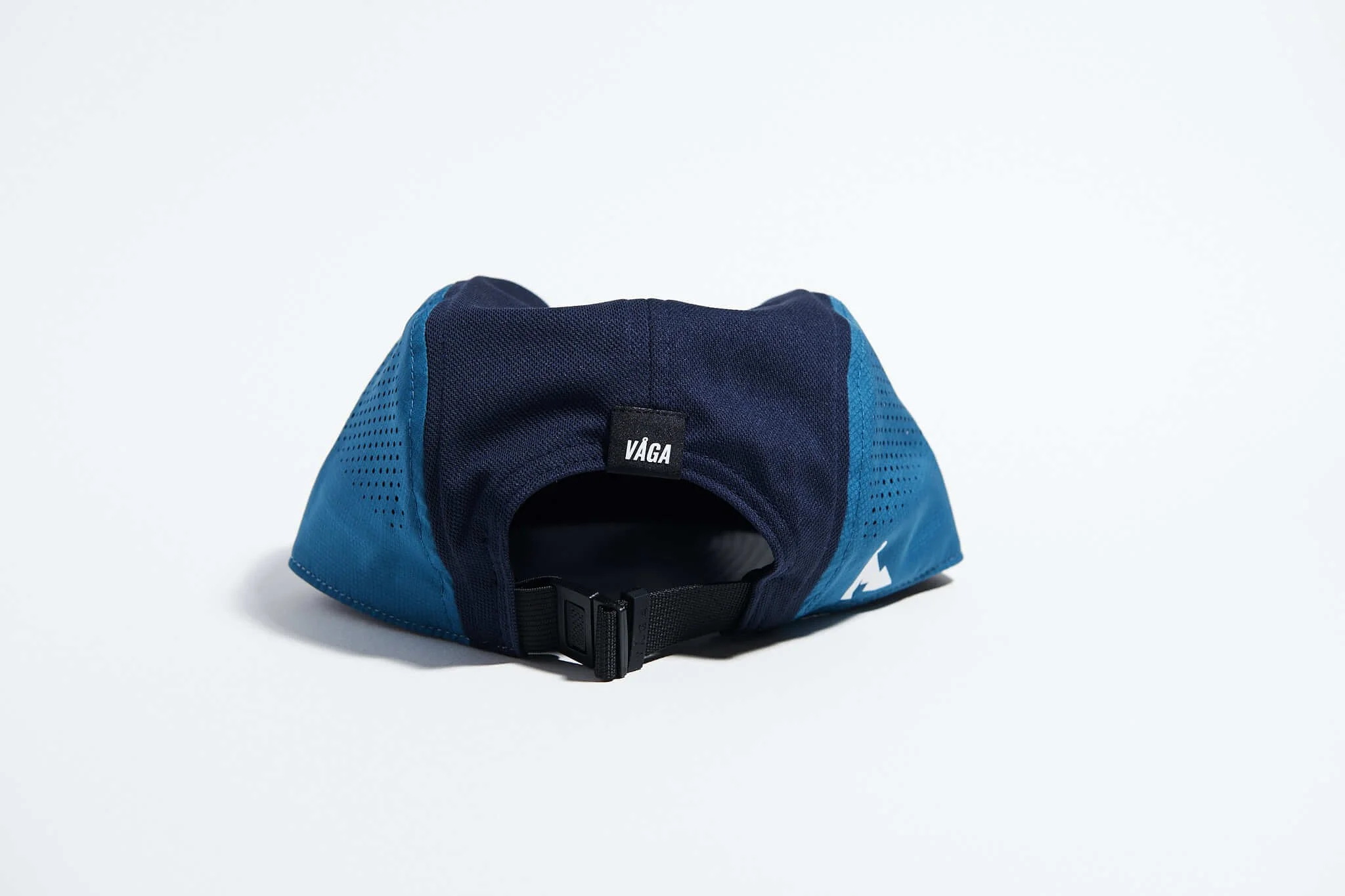 Shop Feather Racing Cap in Teal / Navy Blue | VÅGA EU