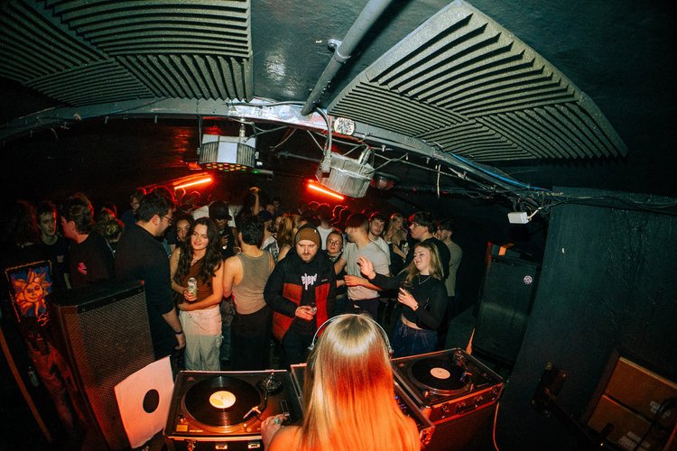 The Crown Pub Bristol | Great Food, Drinks & Secret Venue