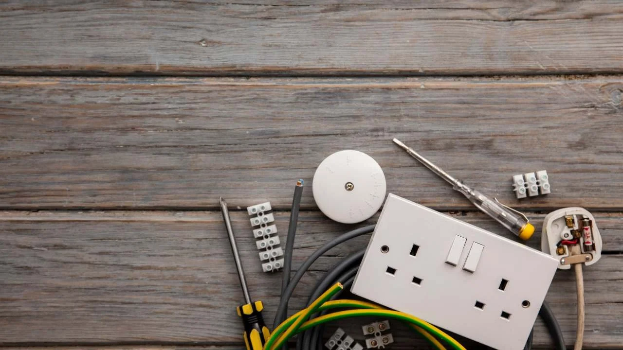 How Do You Change a Plug Socket? | MJ Electrical
