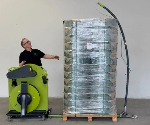 Back friendly and easy pallet strapping — EasyStrap Packaging GmbH