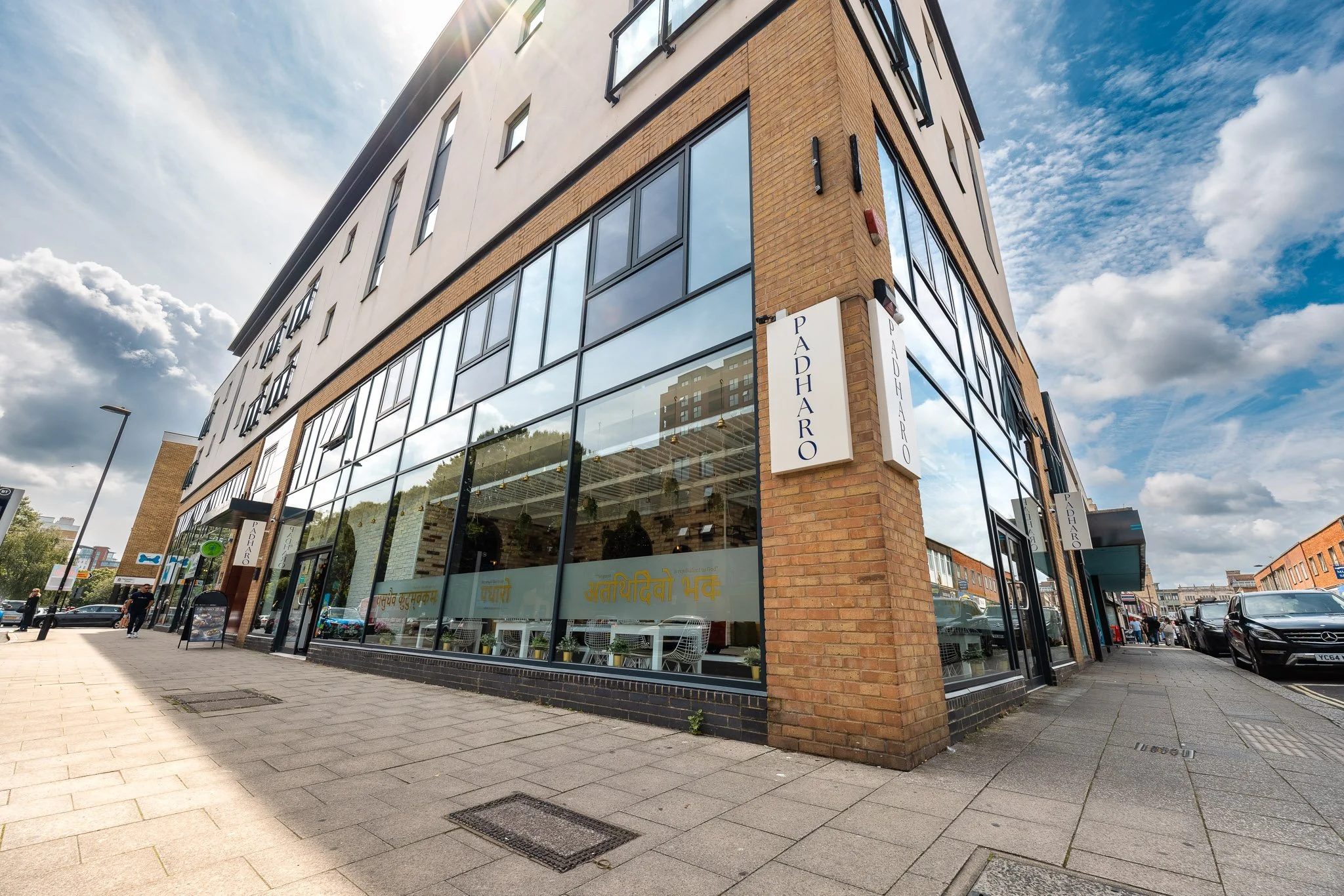 PADHARO - Best Vegetarian Indian Restaurant in Southampton