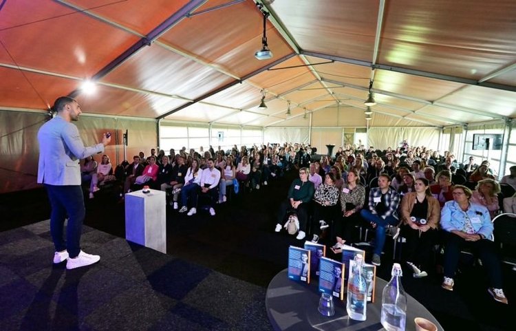 Officiële website van spreker Amin Asad