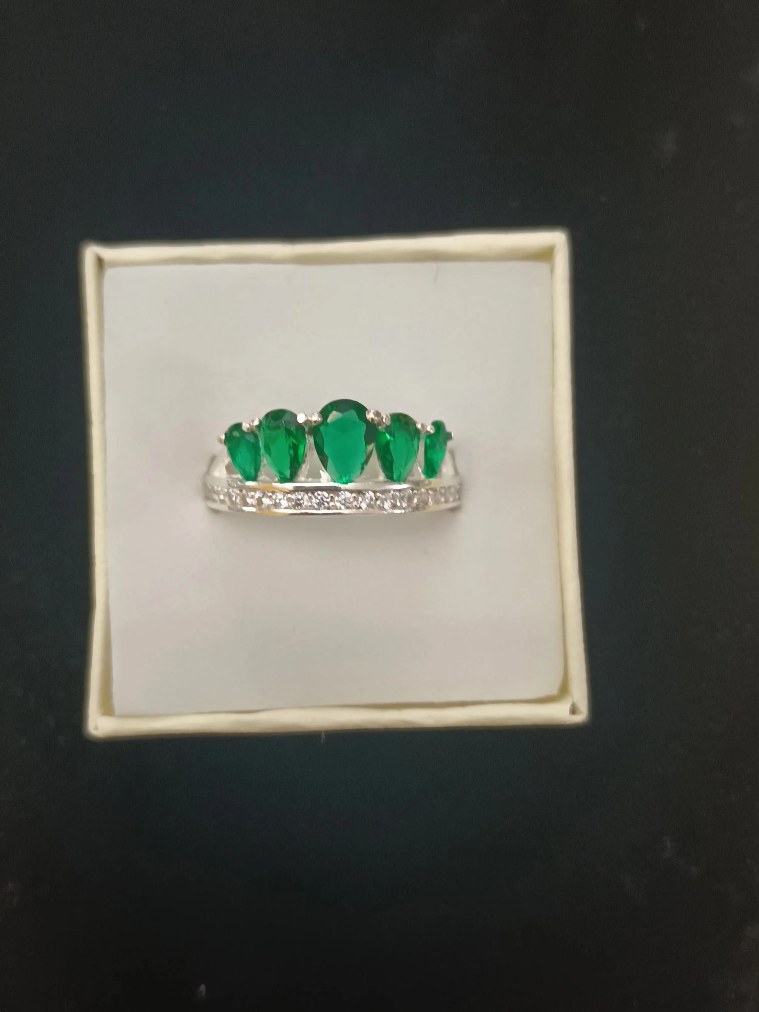 Ari's Jewelry