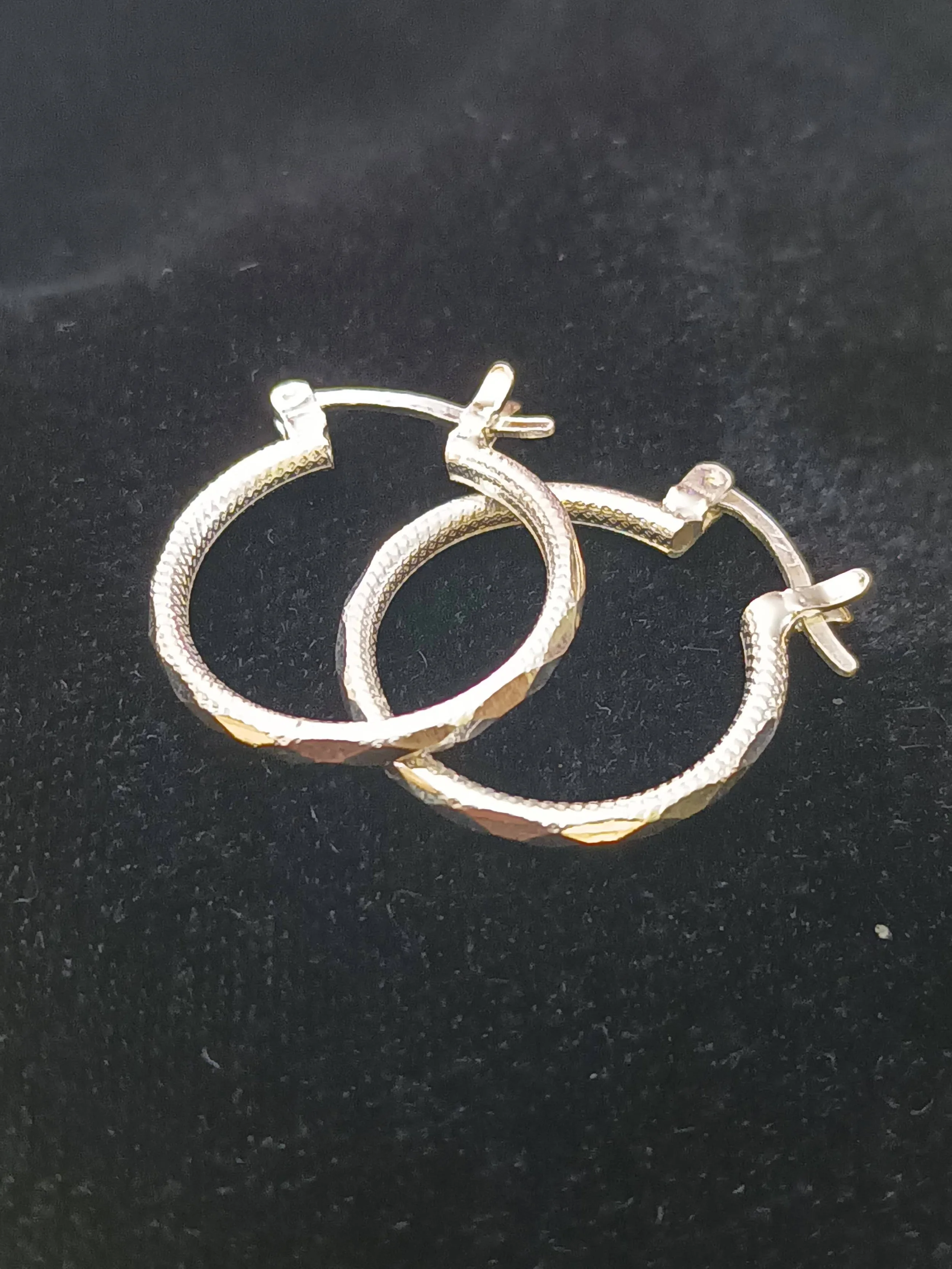 Ari's Jewelry