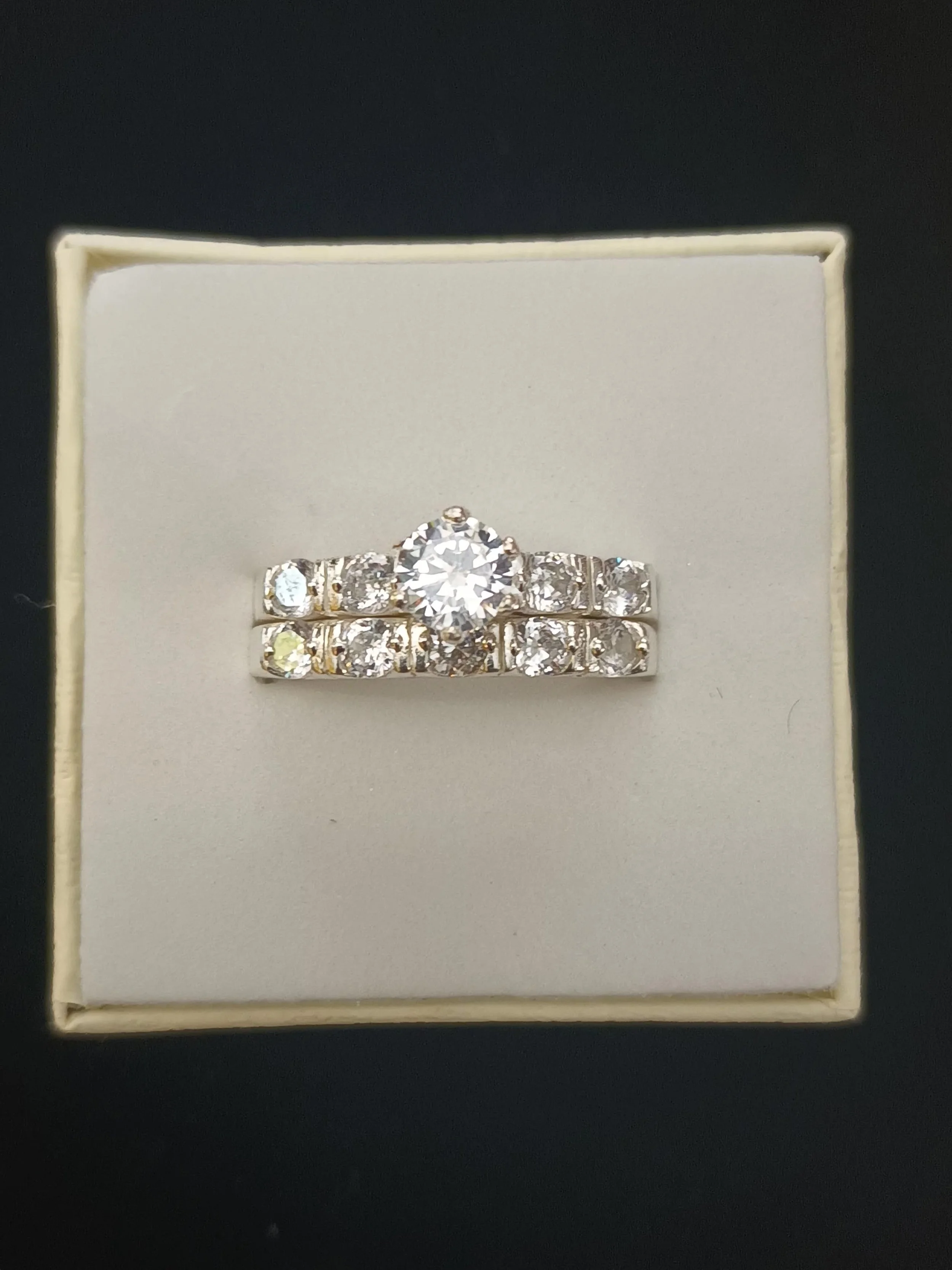 Ari's Jewelry