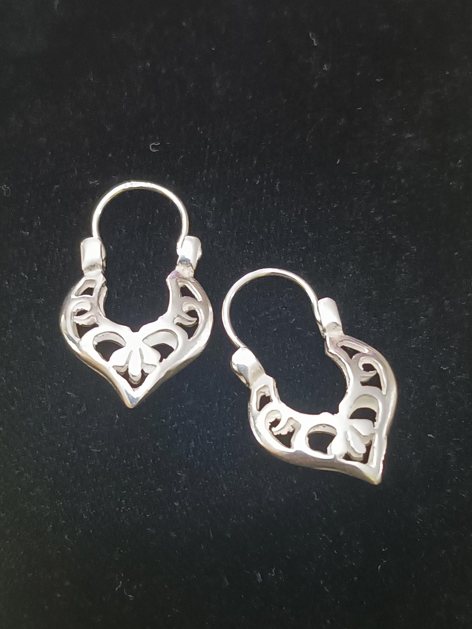 Ari's Jewelry