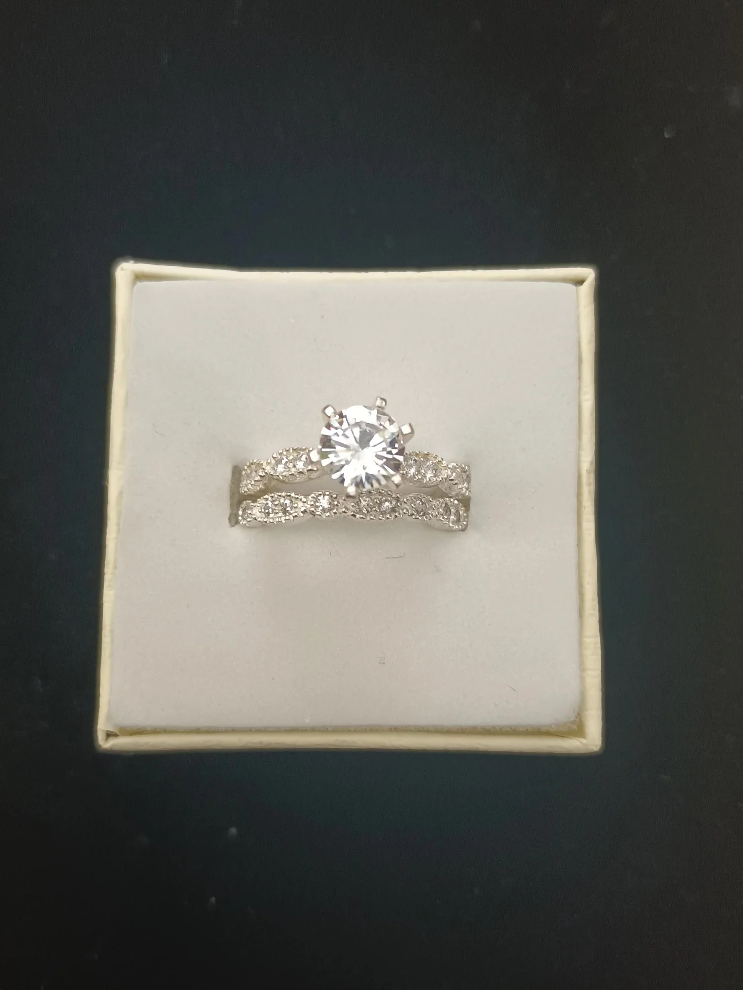Ari's Jewelry