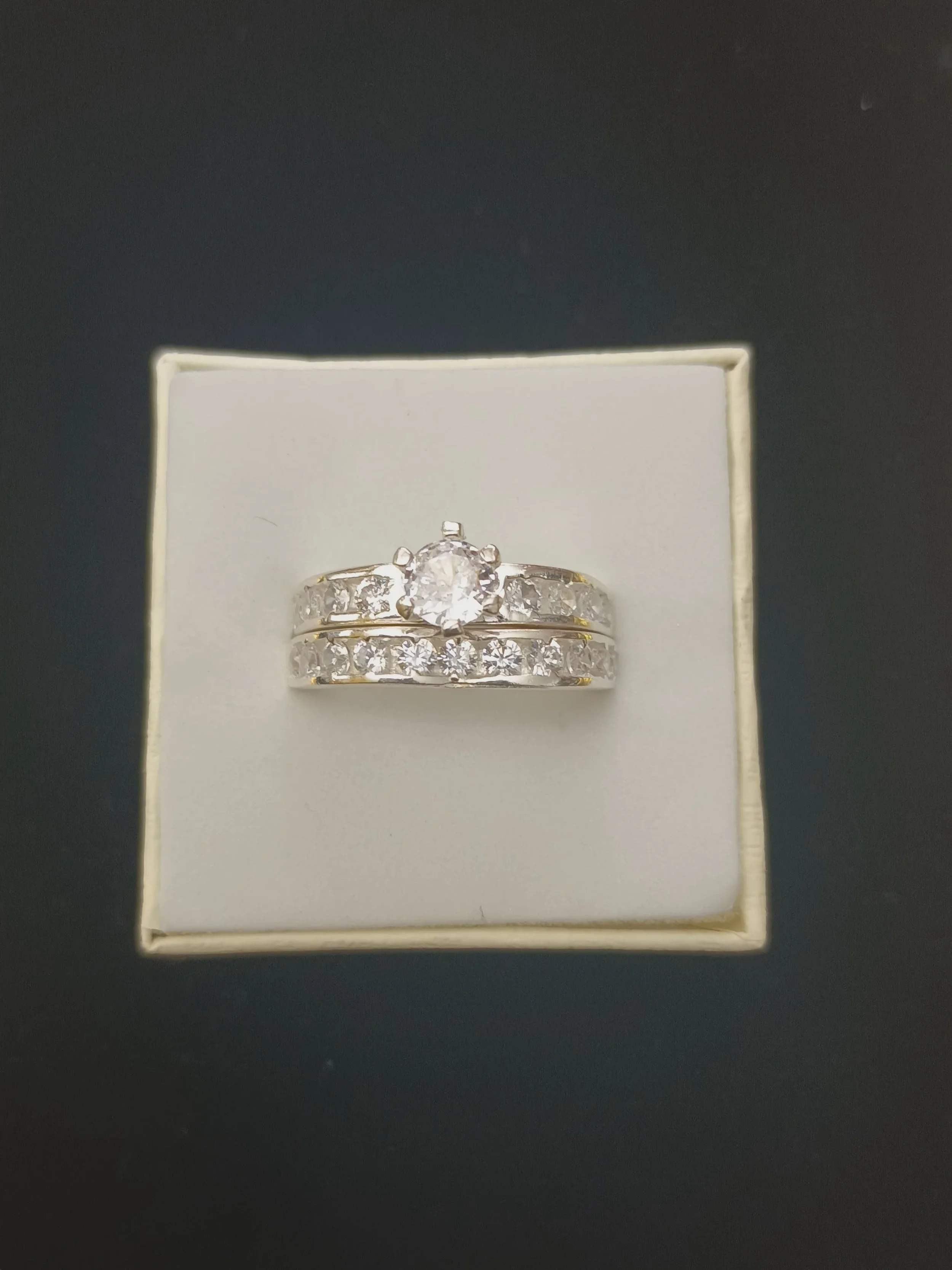 Ari's Jewelry