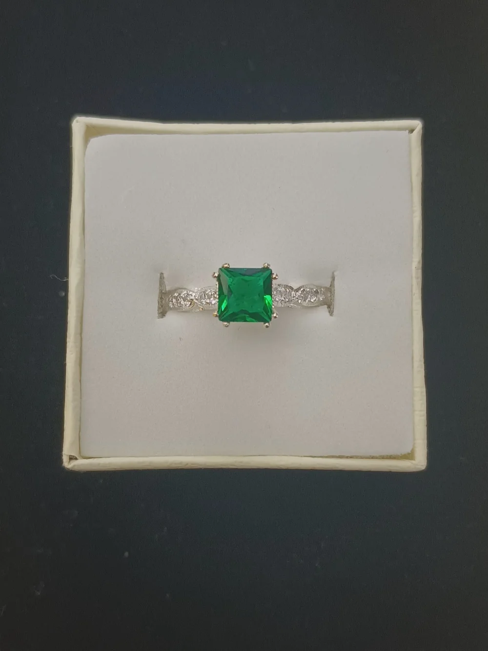Ari's Jewelry