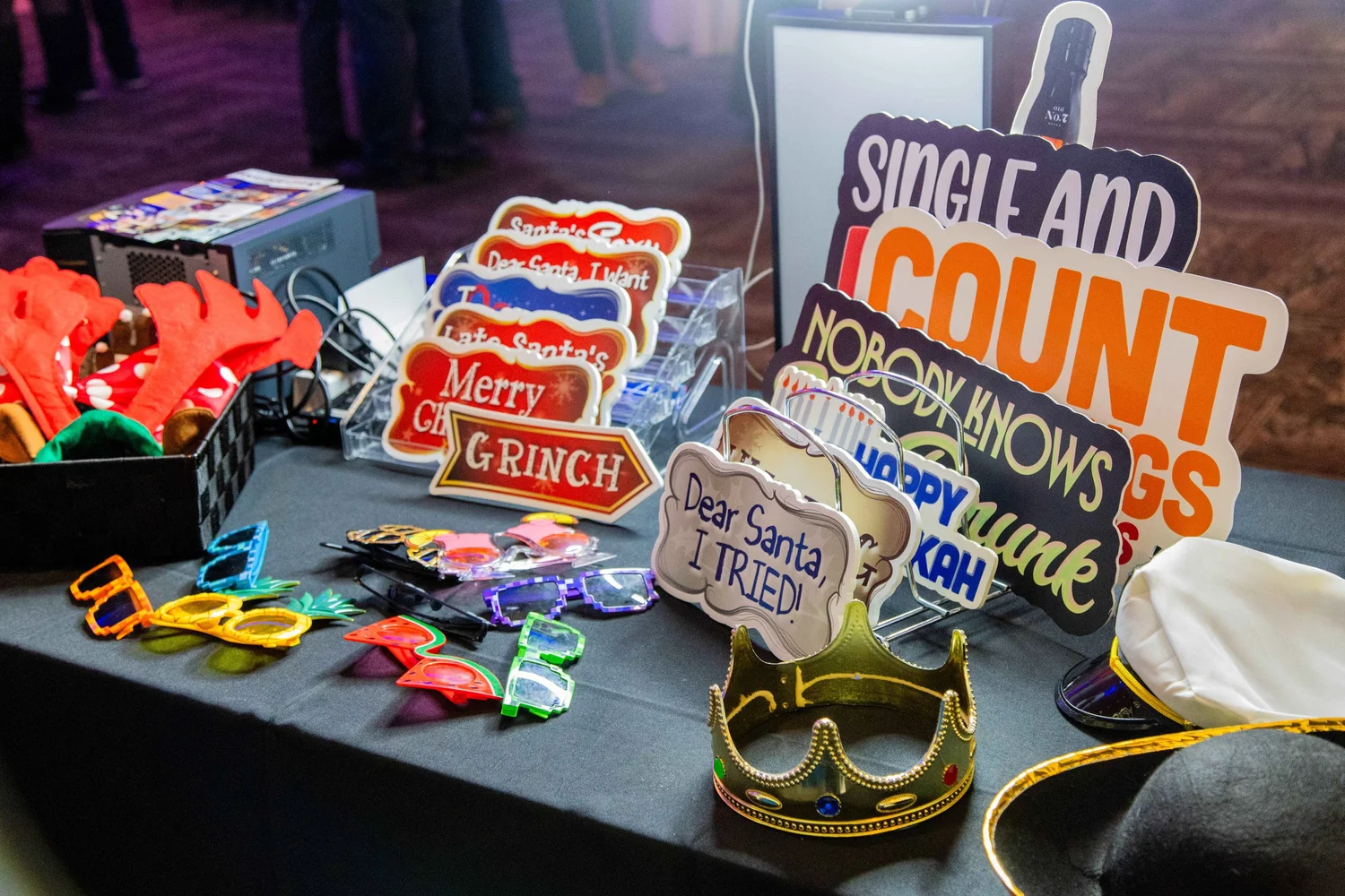 How to Host a Christmas Party Everyone Remembers: A Simple Guide to ...