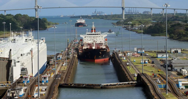 Panama Canal Explained: A Traveler's Guide to This Man-Made Wonder — Go ...