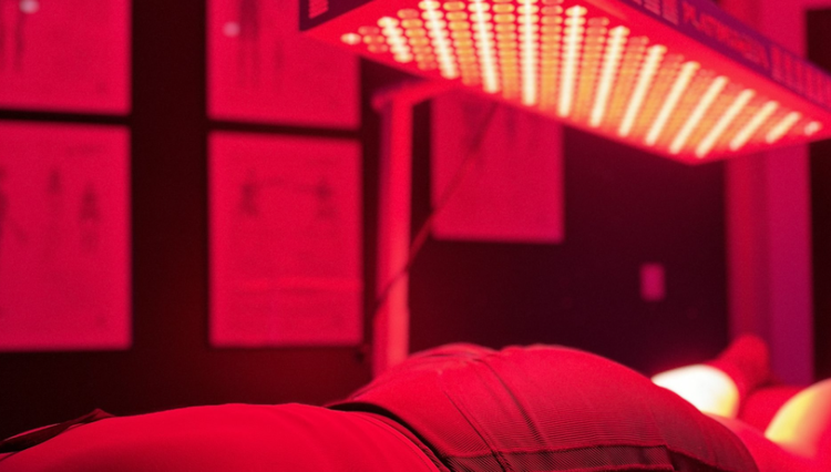 7 Red Light Therapy Benefits for Pain Relief — Medford Red Light Therapy