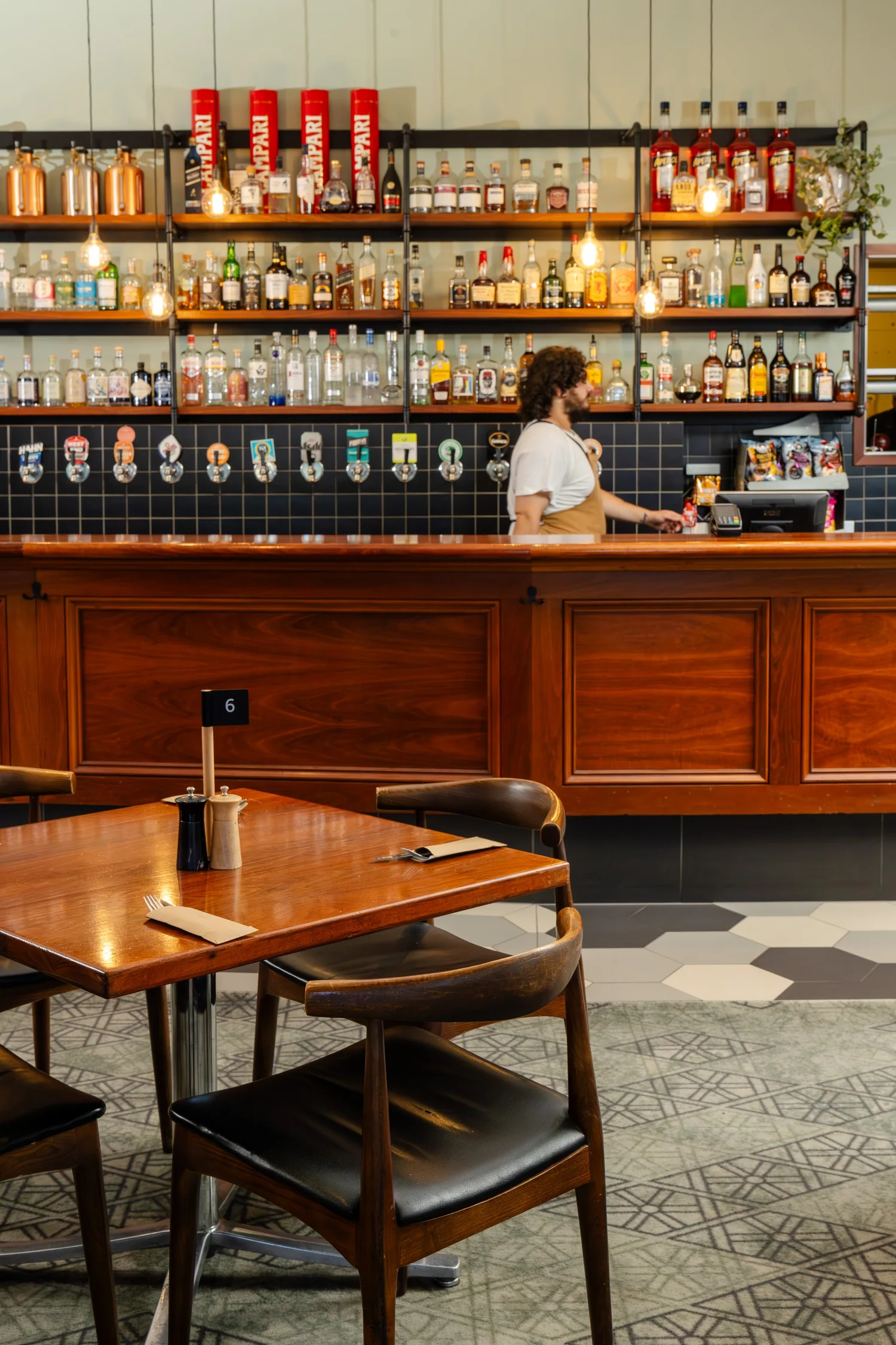 Iconic Adelaide Pub with Accommodation | The Hilton Hotel