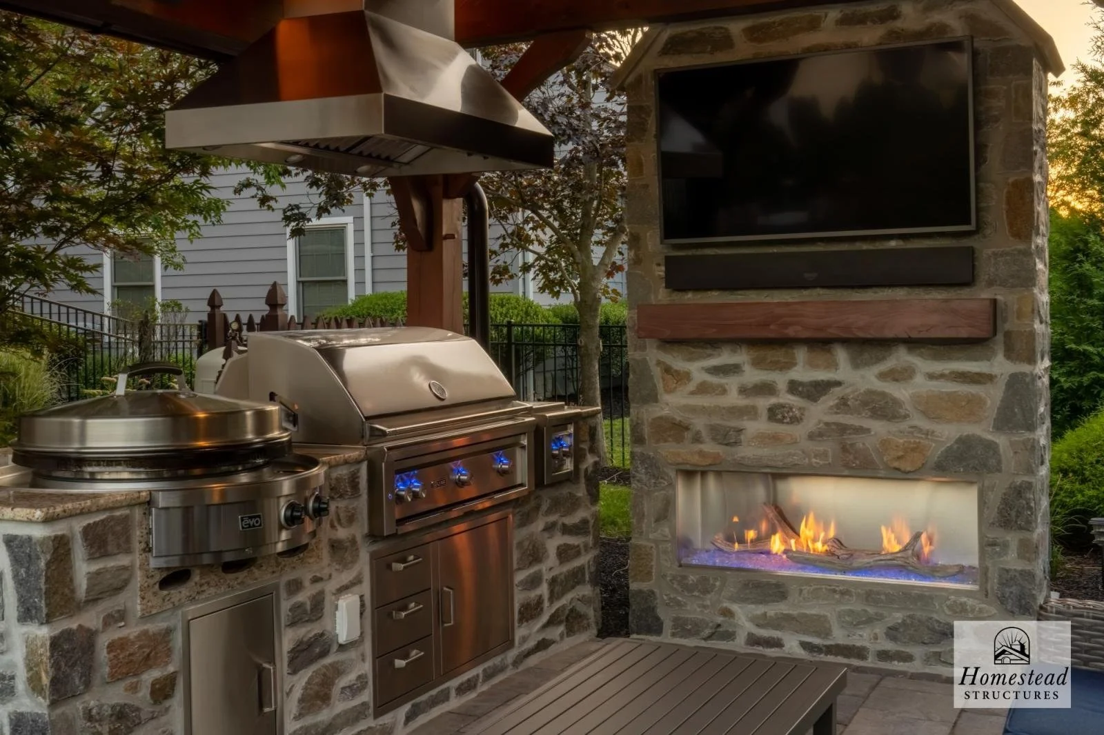 Luxury Custom Outdoor Kitchens — Homestead Structures
