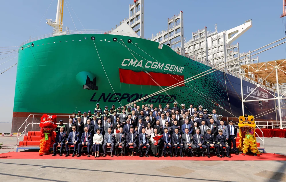 CMA CGM ultra large LNG dual-fuel container ship delivered atHudong ...