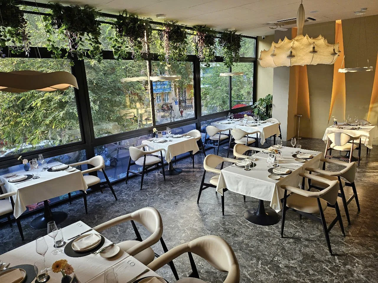 ホーチミンでおすすめのフランス料理店10選｜本格ビストロから隠れ家レストランまで | sunairo