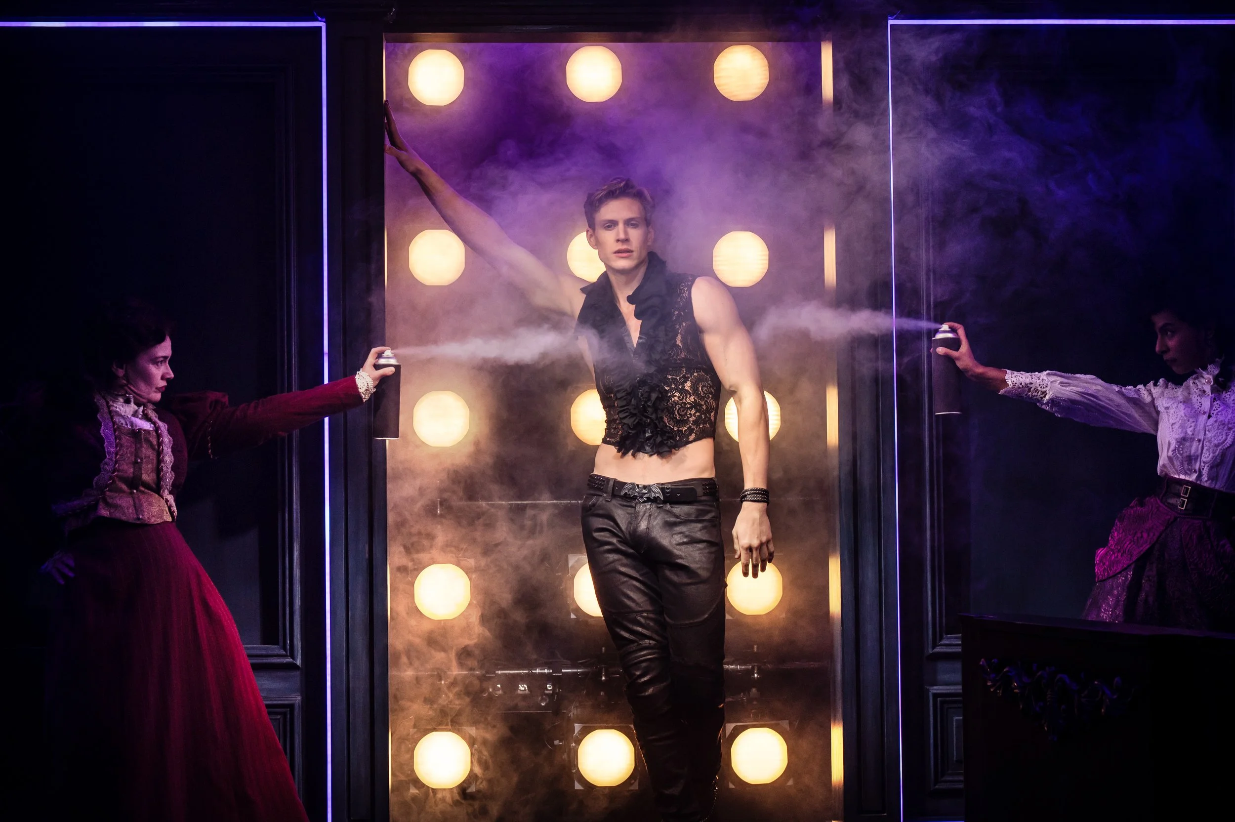 LONDON (2025) — DRACULA: A COMEDY OF TERRORS