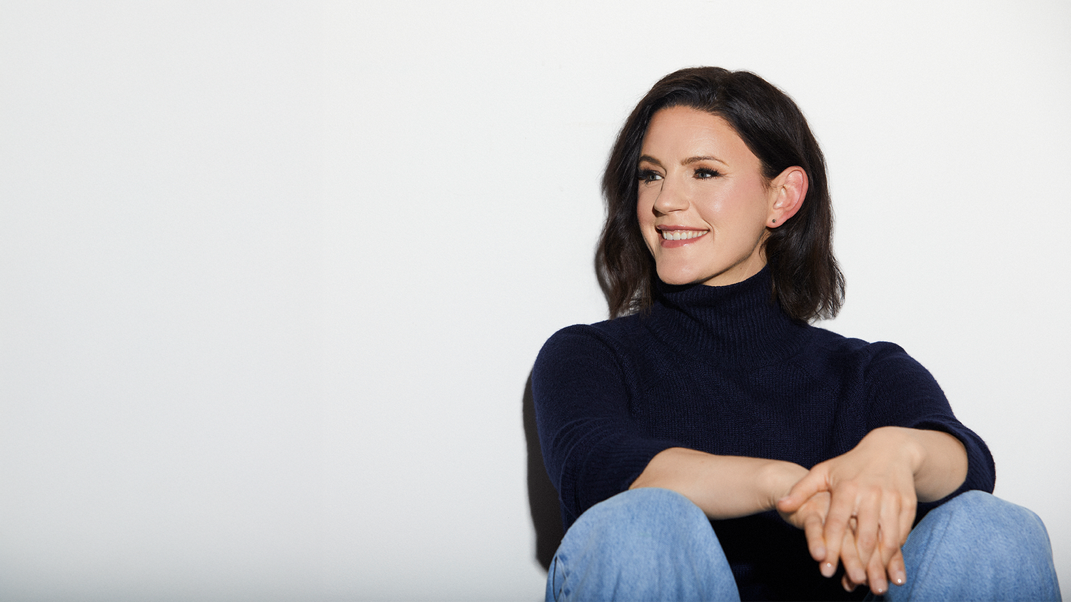 Carrie Manolakos | Singer, Actress, Songwriter, Voice Coach