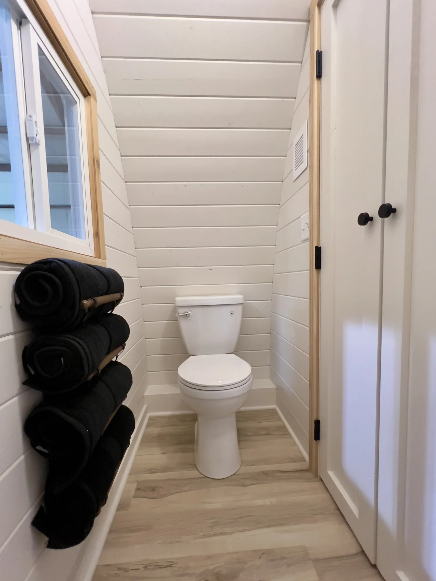 Rear Bathroom Mega Pod: Comfort & Convenience Combined — Glamping Pods ...