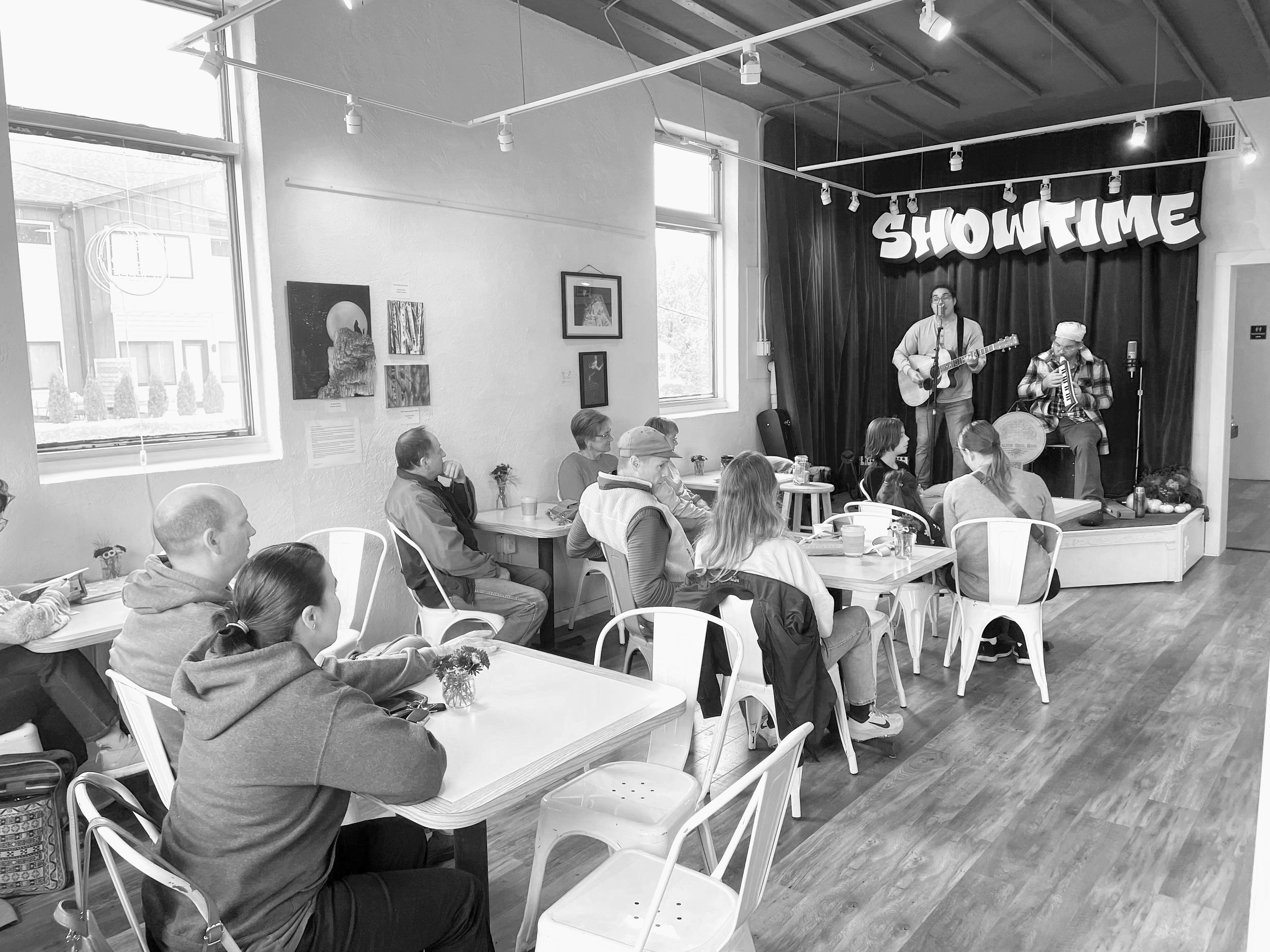 showtime studio and coffee