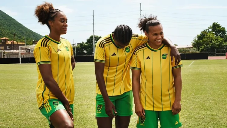 CULTURE FC: HOW THE FOOTBALL KIT MOVED FROM THE TERRACES TO THE STREETS AND RUNWAY — VIVRANT