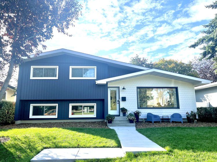 Vinyl Scalloped Shingles — Blue Jay Exterior Renovations