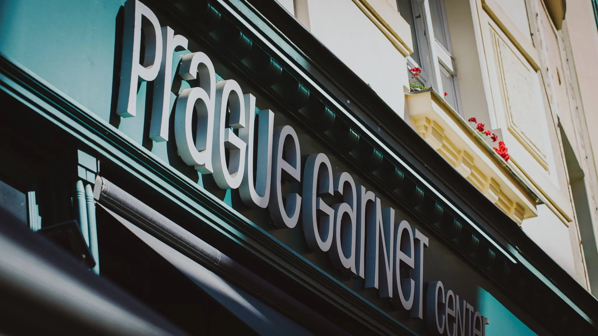 Prague Garnet Center | Discover Elegant Gems