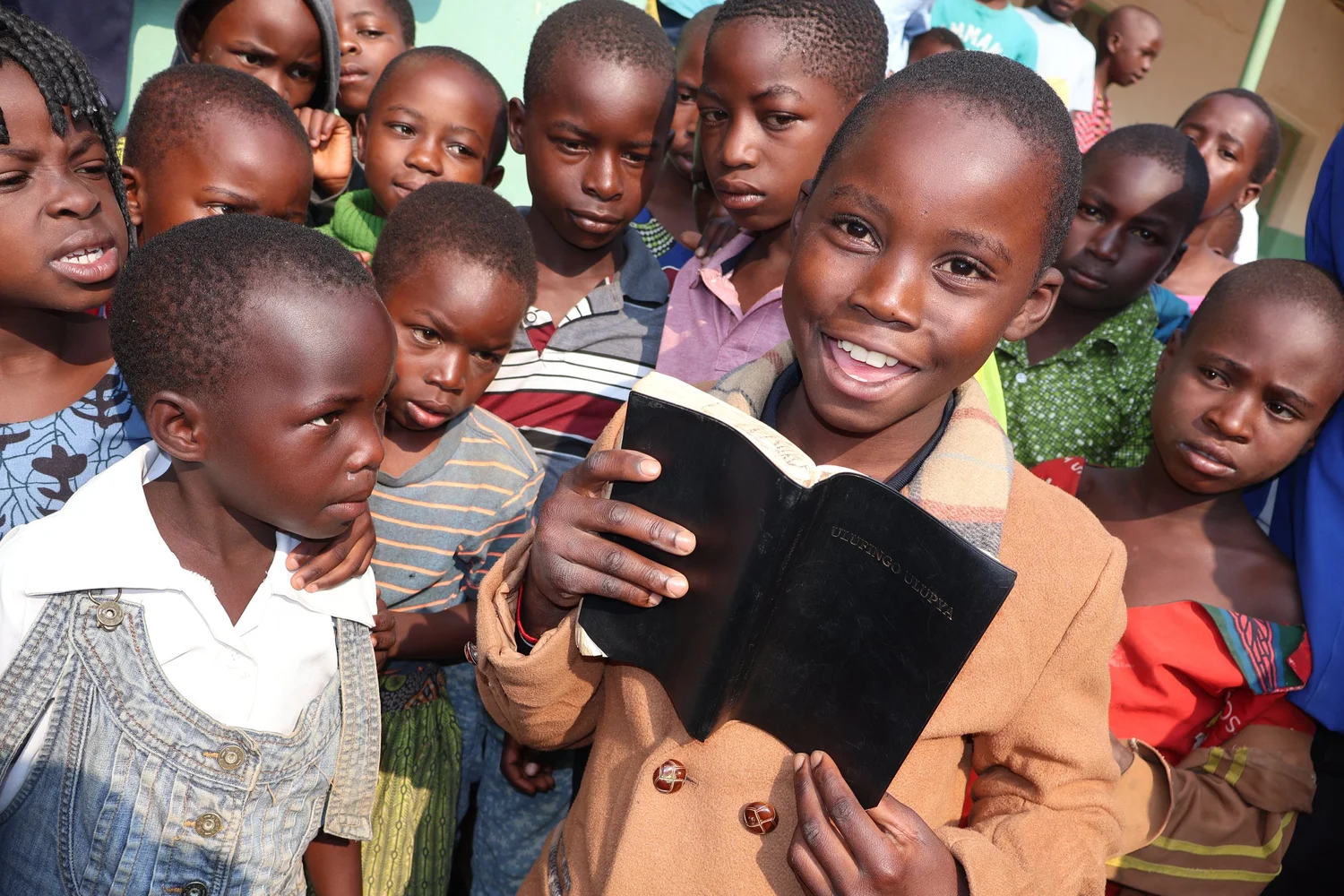 The Word For The World UK - Bible Translators - Let's end Bible poverty.