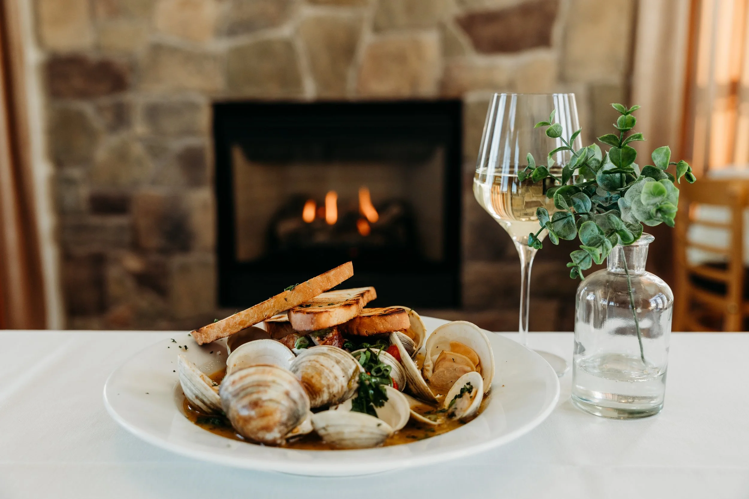 Bottoms Up Restaurant & Pub | Dine, Enjoy, Reserve