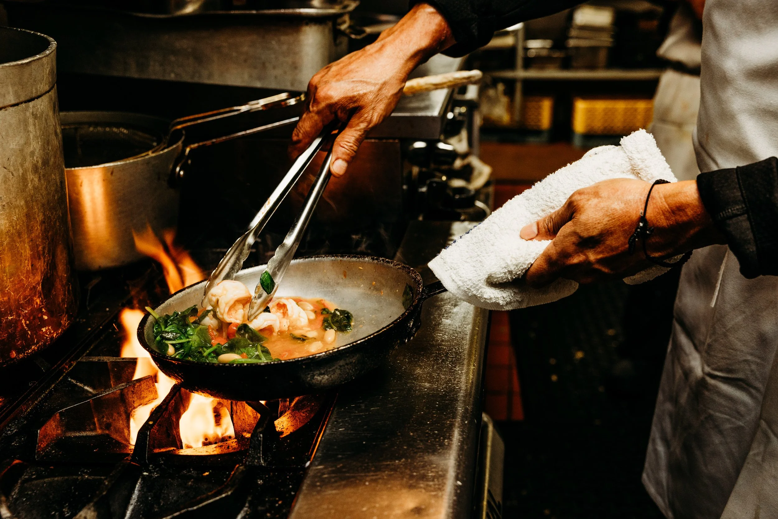 Bottoms Up Restaurant & Pub | Dine, Enjoy, Reserve