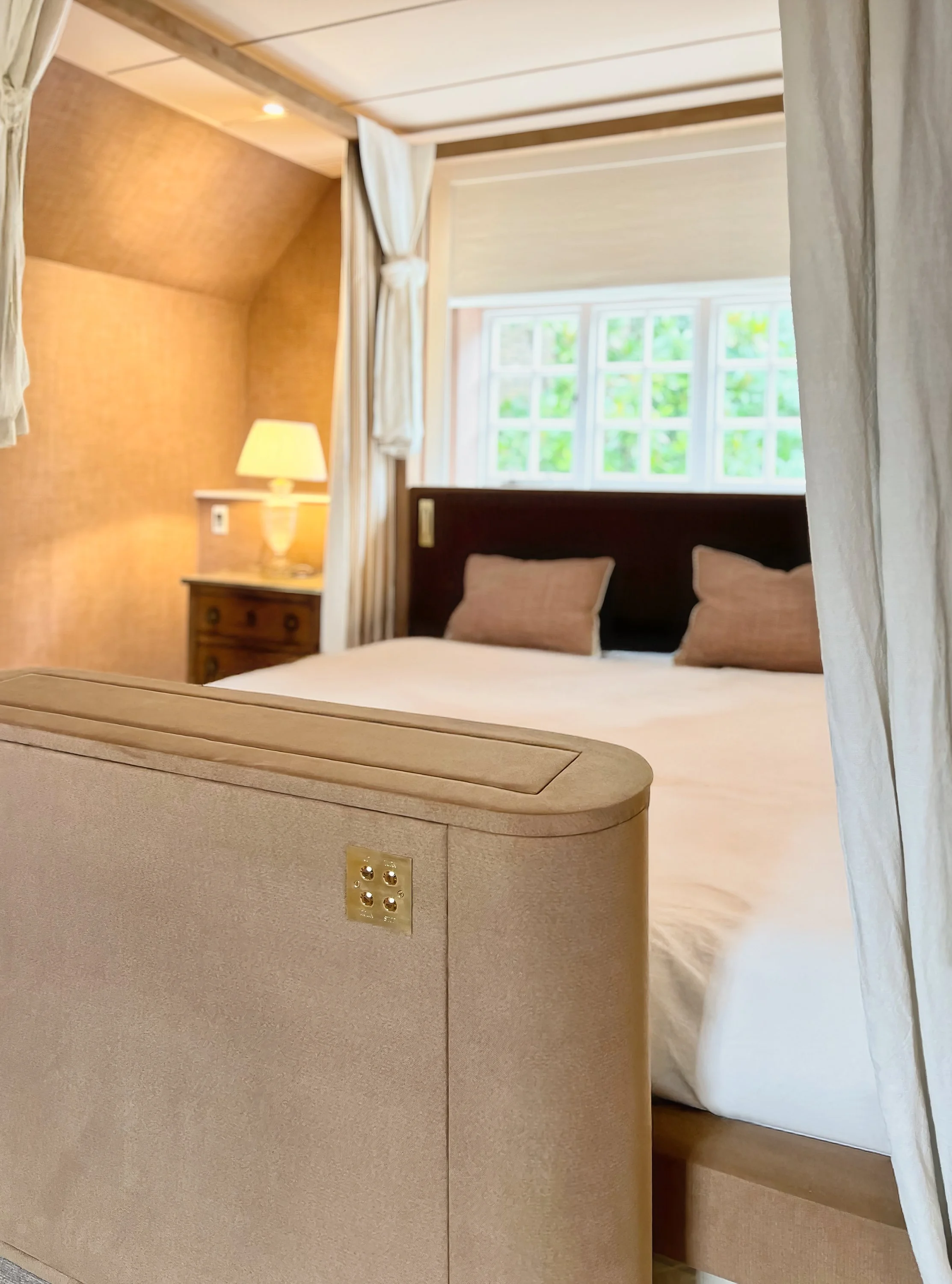 DISPLAY LIFT — MHB Interiors