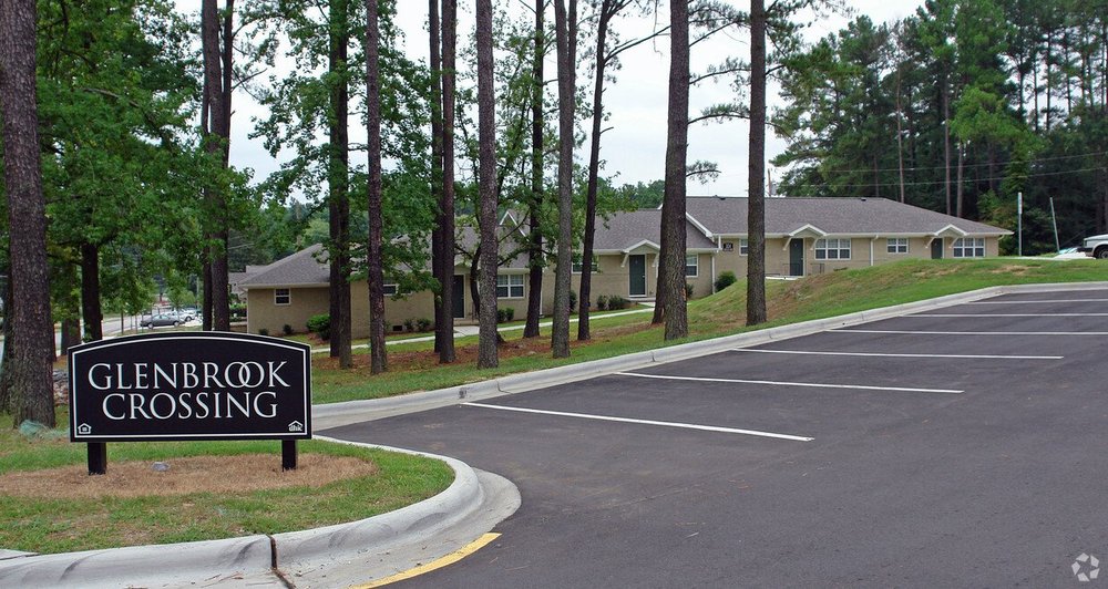 Glenbrook Crossing — DHIC