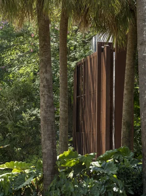 Gatehouse in Coral Gables Rene Gonzalez Architect Raymond Jungles ...