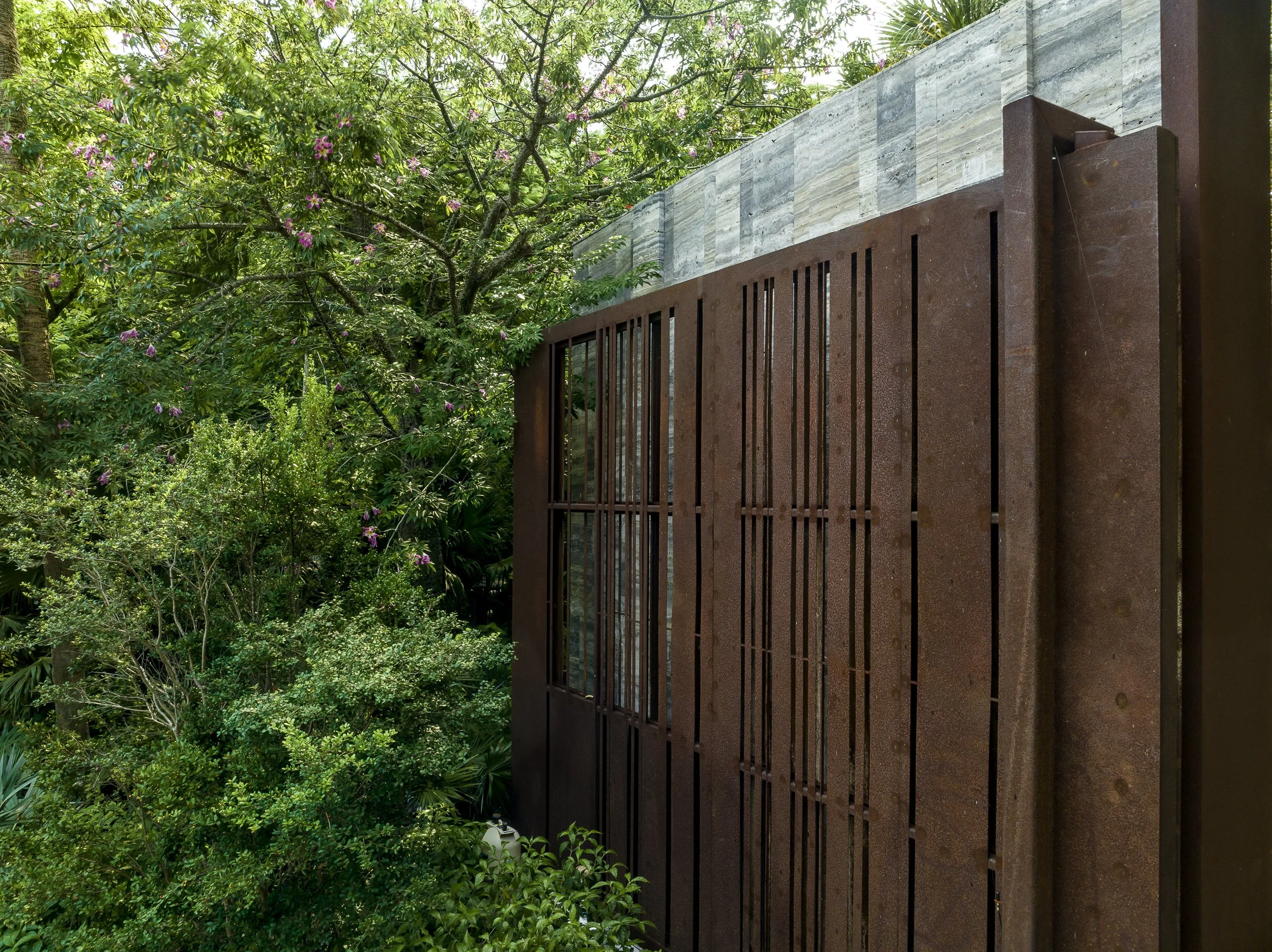 Gatehouse in Coral Gables Rene Gonzalez Architect Raymond Jungles ...