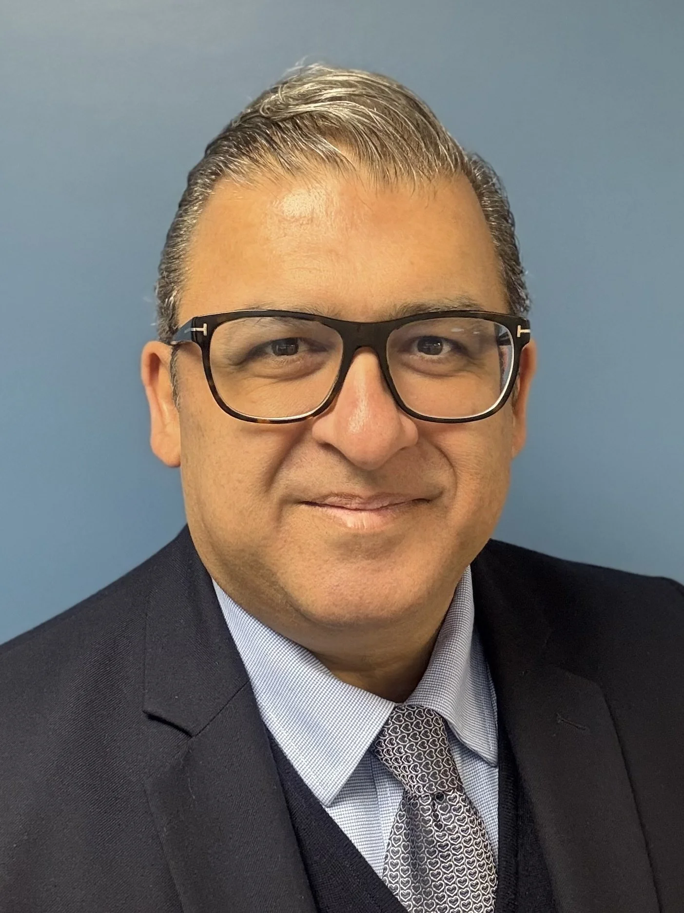 Dr Asif Qasim, MA PhD FRCP