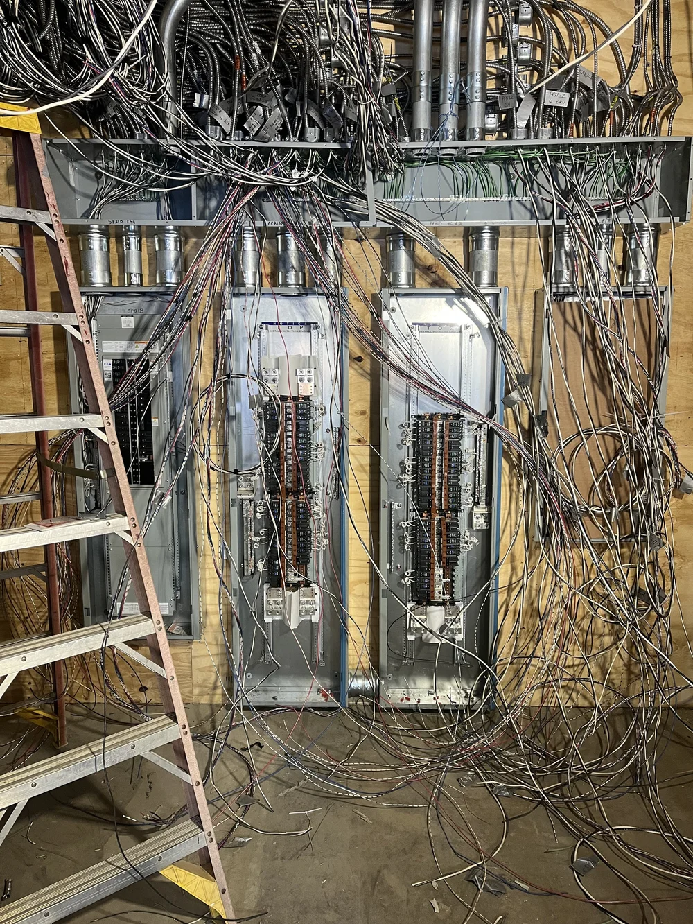 Russell Electric | Get Expert Electrical Solutions Today