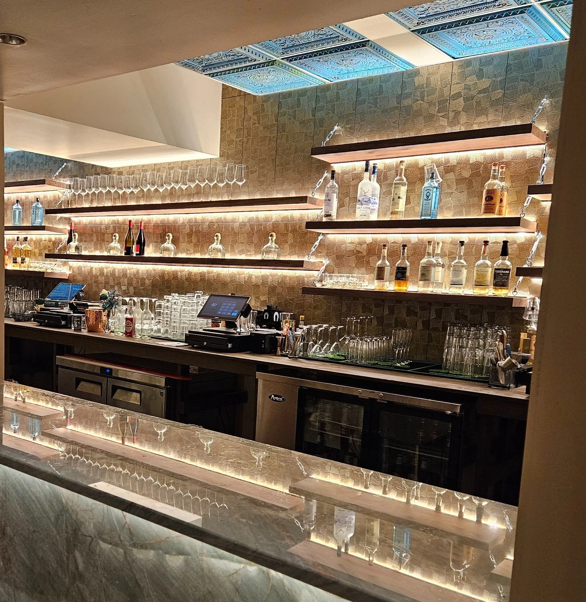 TIFFANYS LOUNGE — Tiffany Glass Space