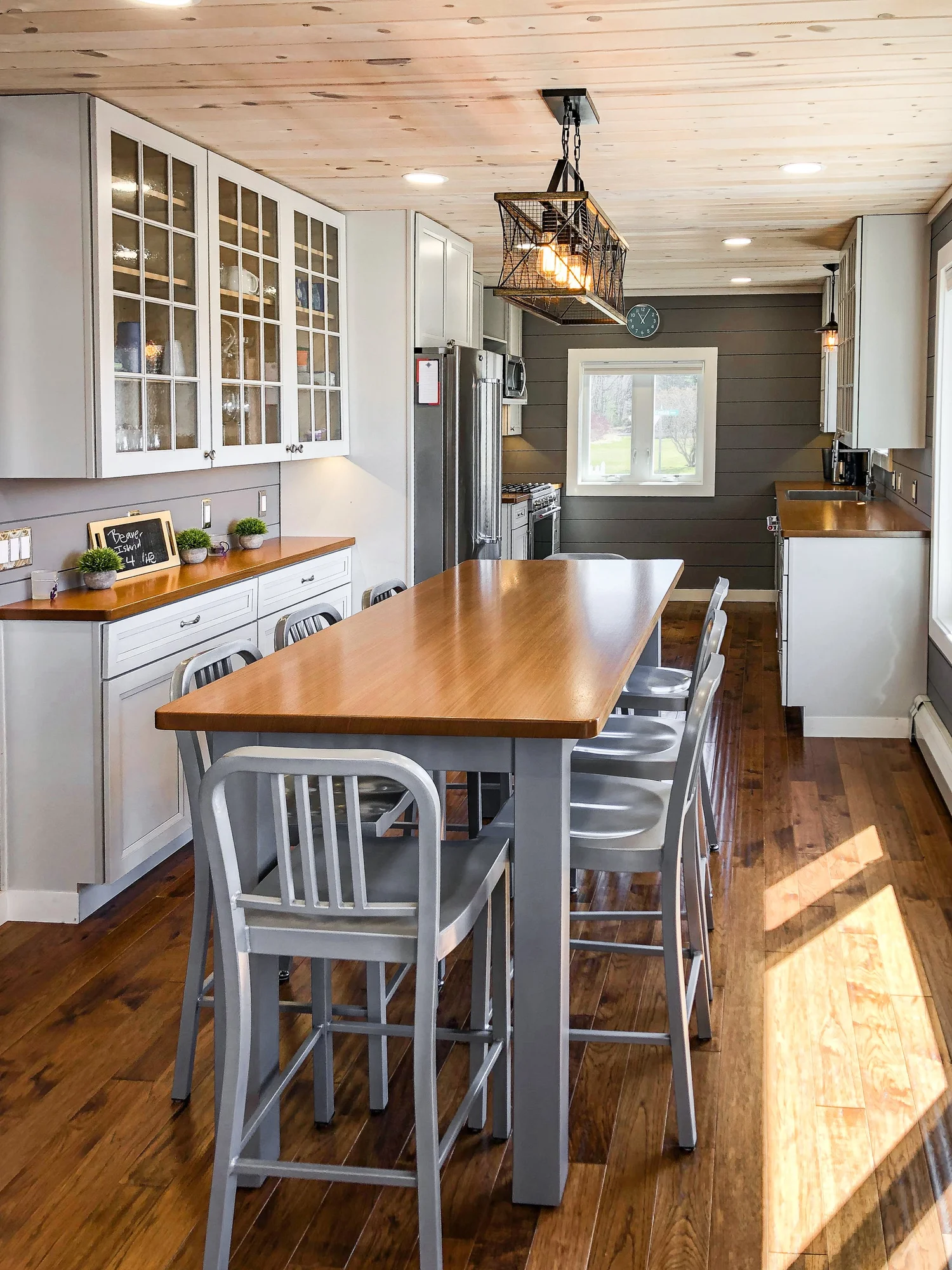 KM Contractors LLC