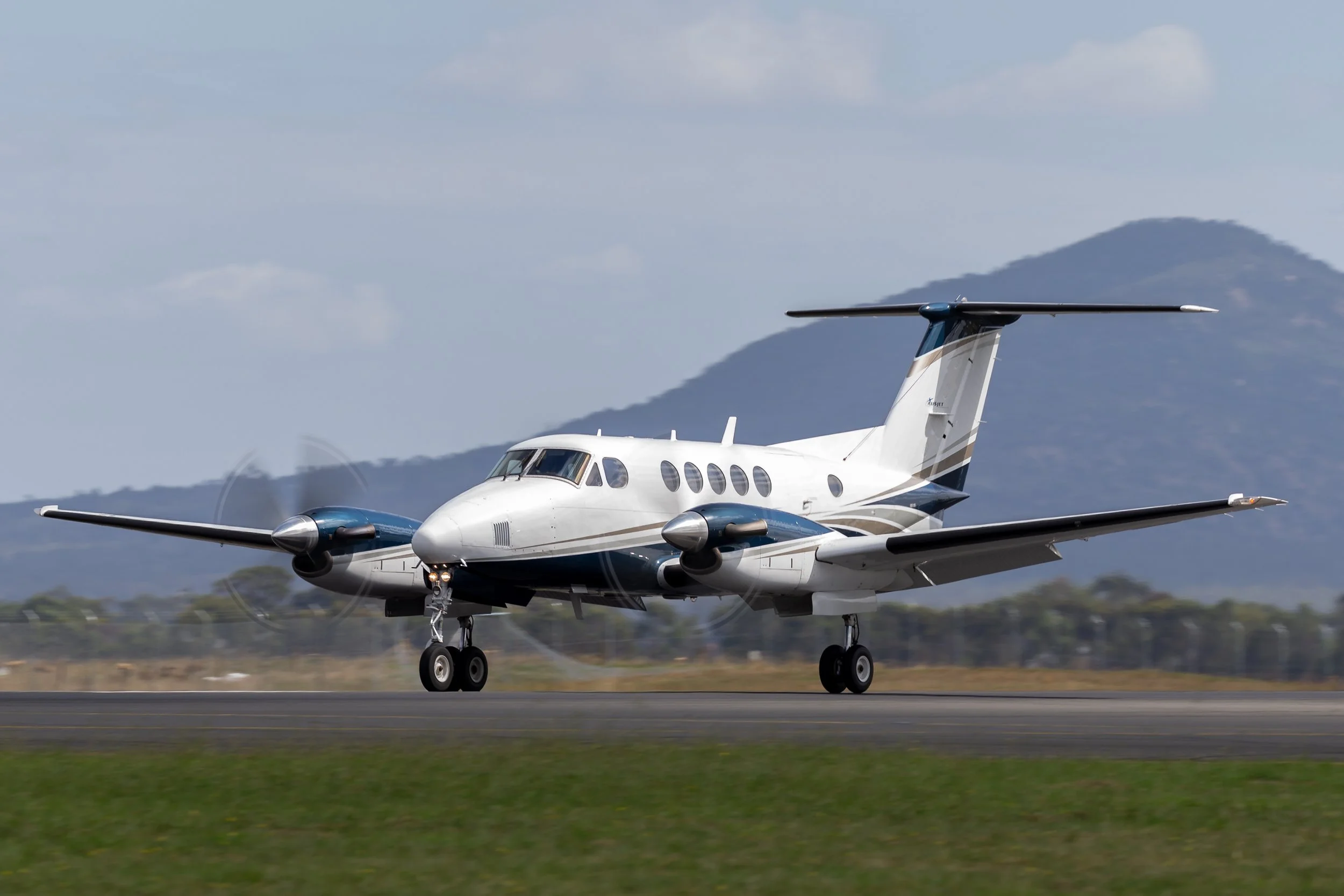 Pilatus PC-12 vs. King Air: Which Turboprop is Right for You ...