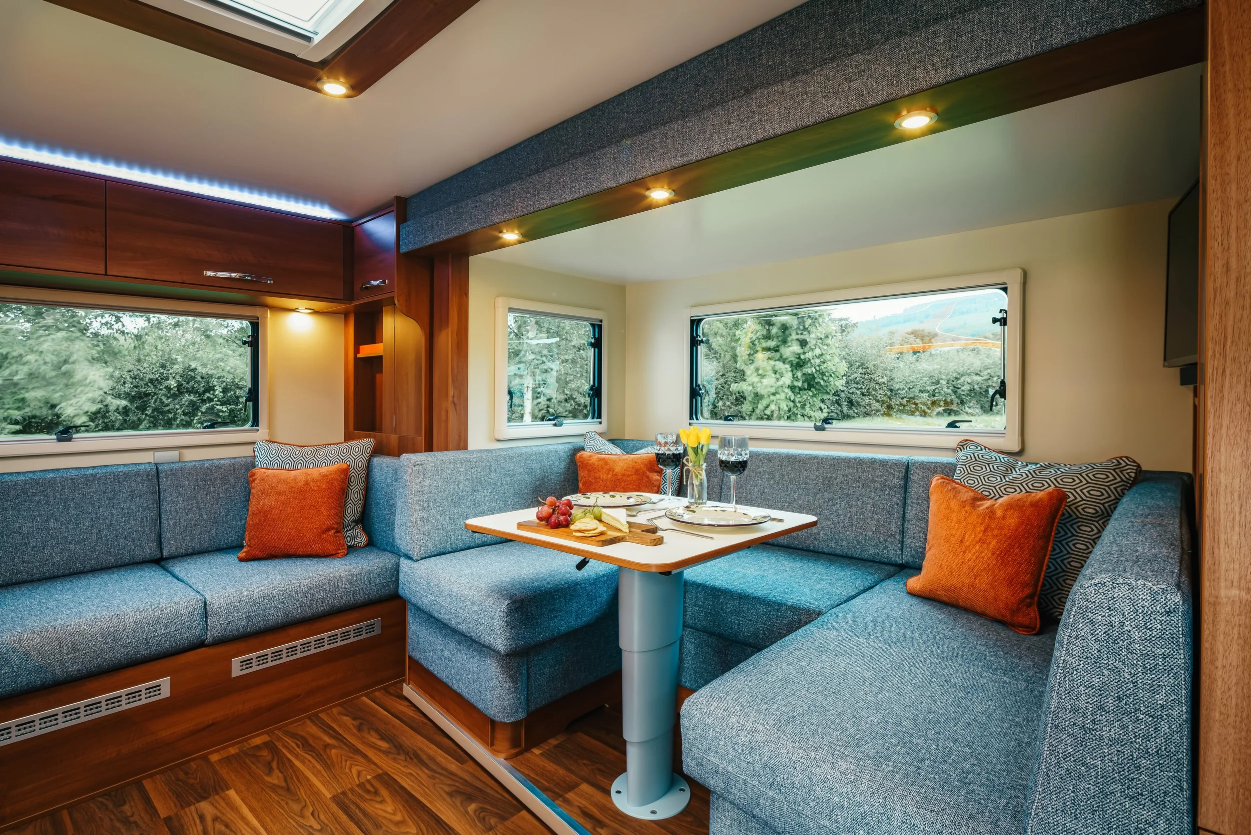 Dreamseeker Fifth Wheel Caravan | Slide-Out Touring Freedom — Fifth ...