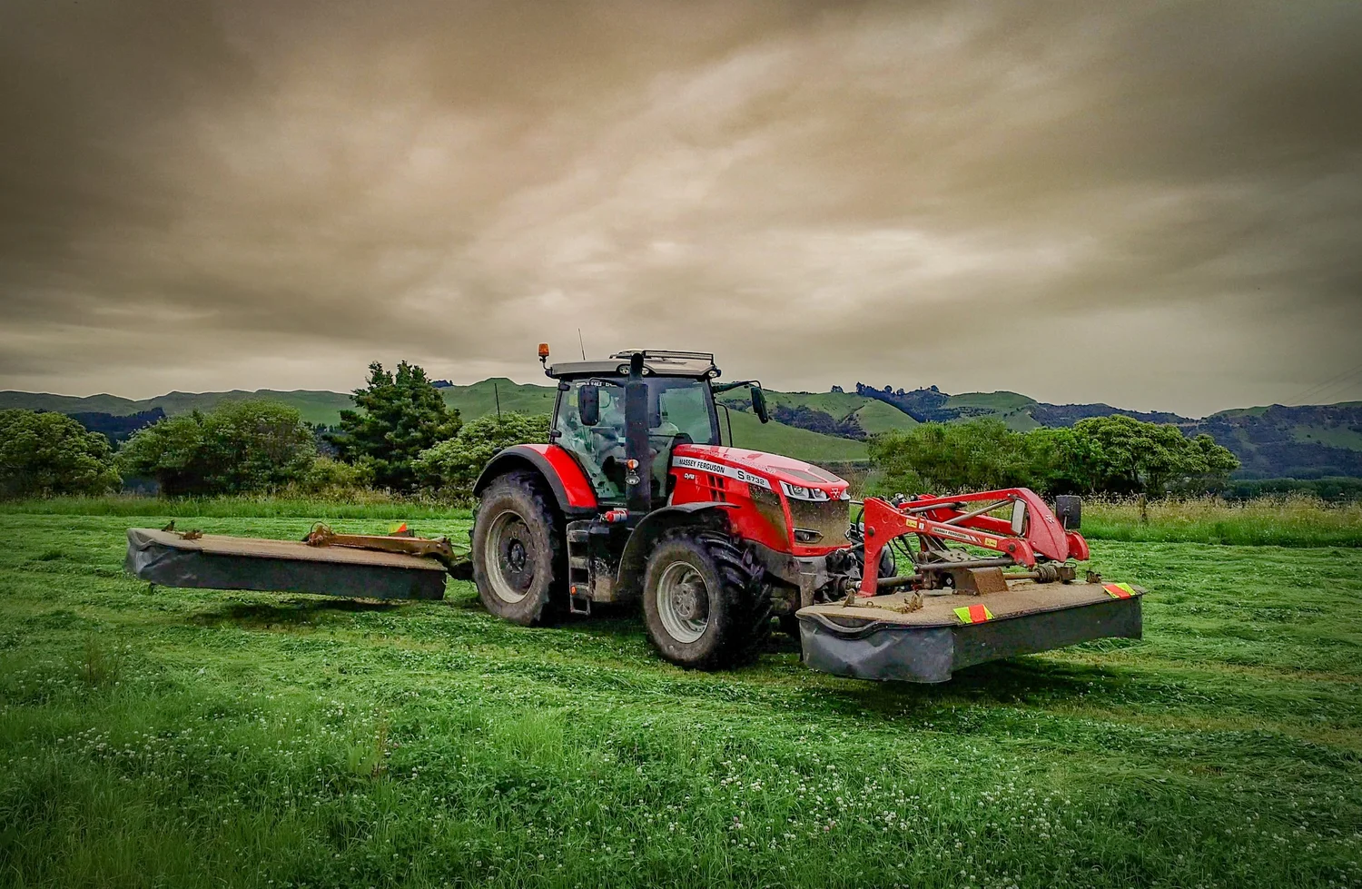 Big Power, Smart Control: The Massey Ferguson MF 8700 S — NZ Rural ...