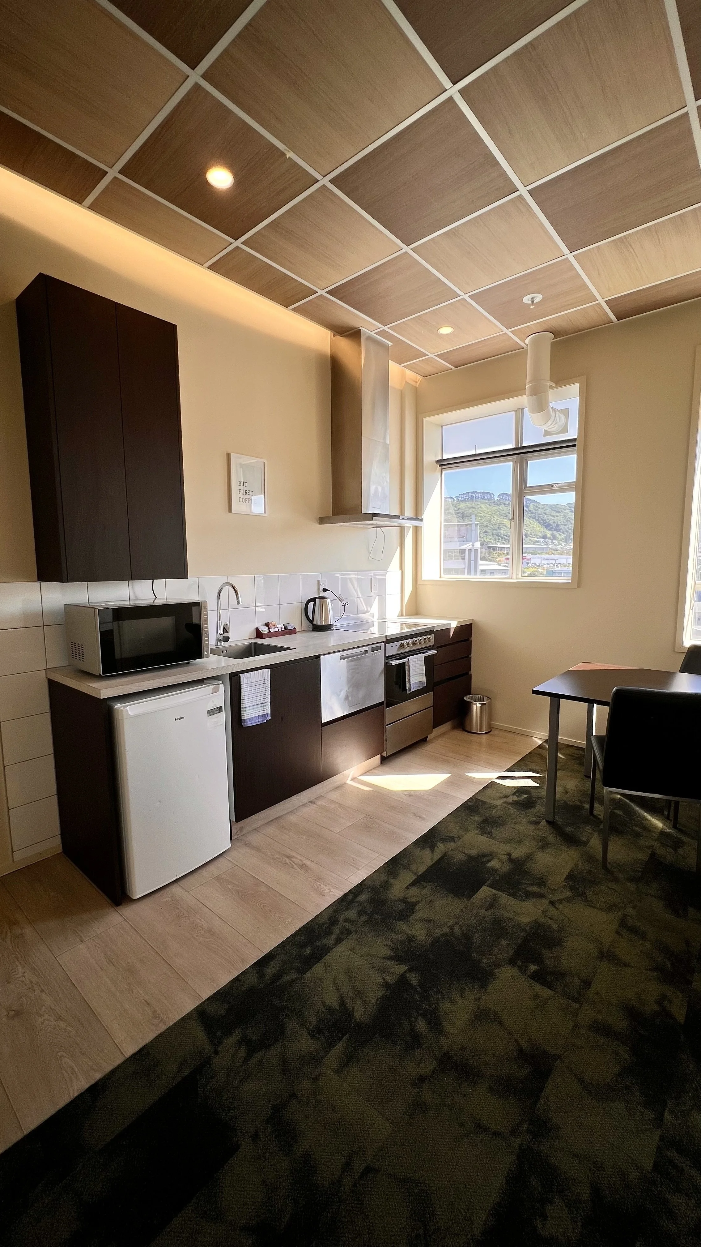 Reviews 1 — THE POST HOTEL